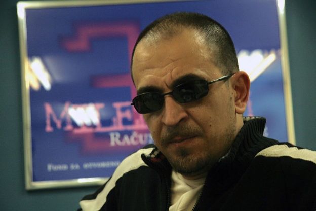 RESOLVING A PARADOX … WITH HELP OF SOME CHICKEN, EGGS AND TIME (DRAGAN ...